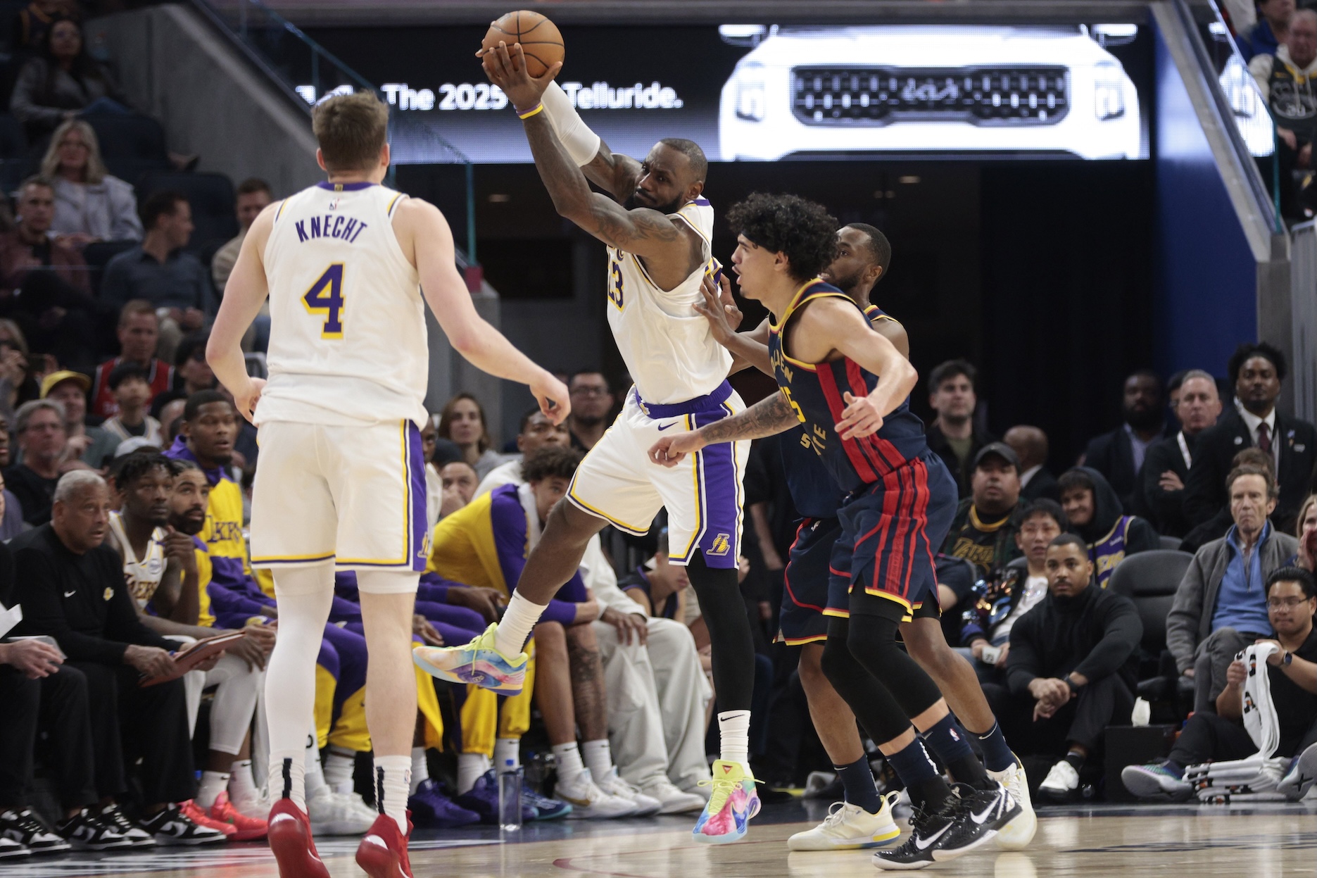 10 milliards pour les Lakers : la vente la plus chère de l’histoire de ...